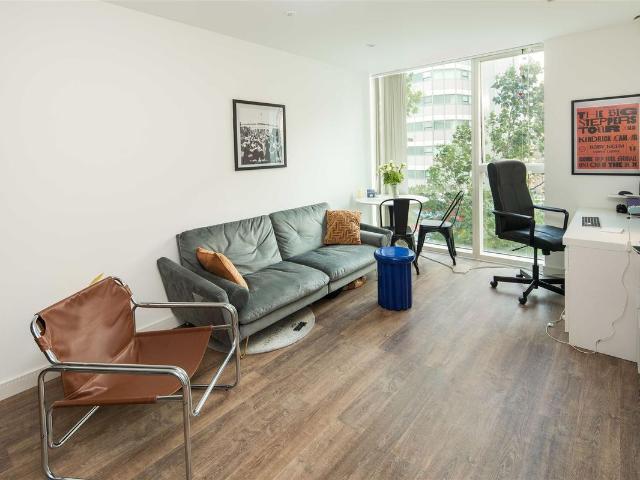 Saffron Central Square, Croydon CR0, 2 bed flat to rent, £1,700 pcm | PrimeLocation