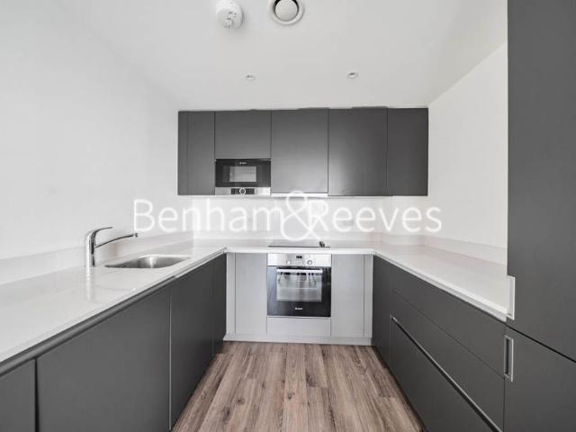 Saffron Central Square, Croydon CR0, 2 bed flat to rent, £2,000 pcm | PrimeLocation