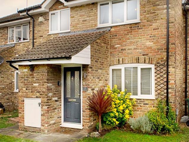 Saffron Court, Farnborough GU14, 2 bed terraced house to rent, £2,880 pcm | PrimeLocation