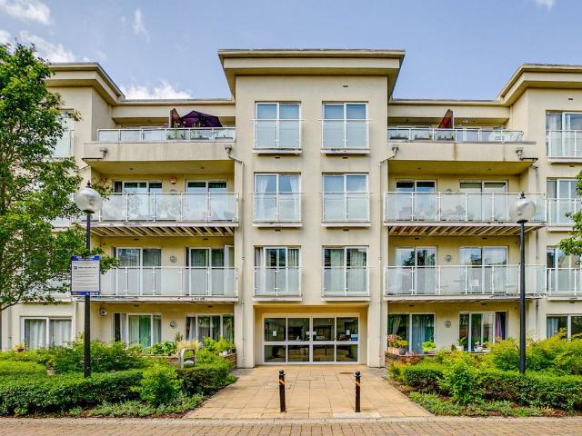 Saffron House, 7 Woodman Mews TW9, 2 bed flat to rent, £2,600 pcm | PrimeLocation