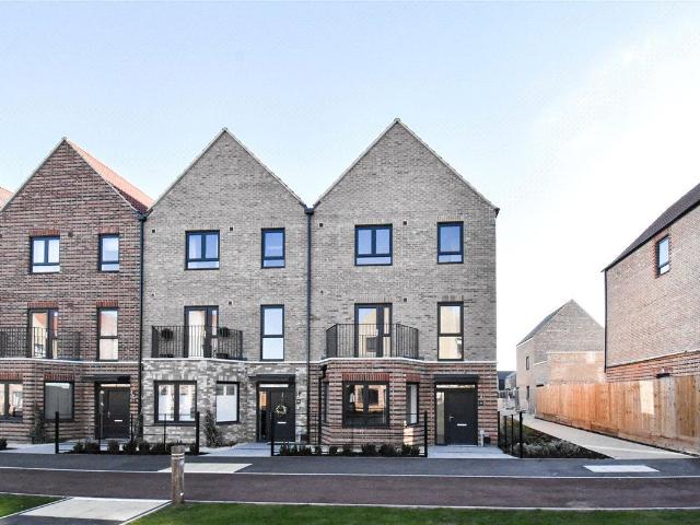 Saffron Way, Cambridge CB1, 5 bed end terrace house to rent, £2,600 pcm | PrimeLocation