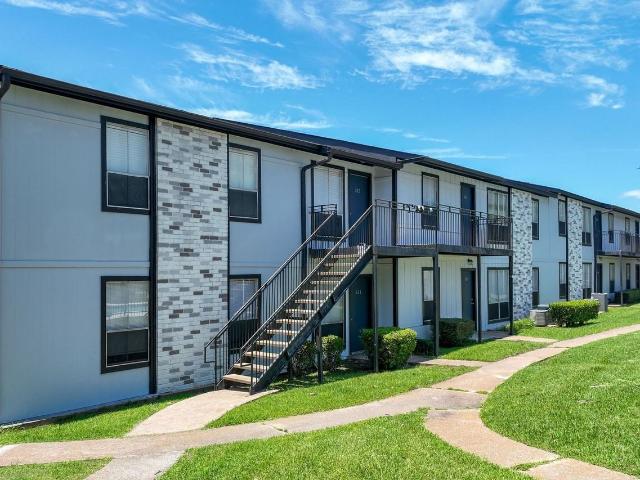 Sagewood Villas 2 Bedroom Apartment for Rent at 300 S John Redditt Dr, Lufkin, TX 75904