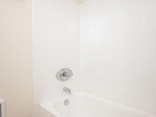 SAGEWOOD ESTATES 2 Bedroom Apartment for Rent at 865 Ne 122nd Ave, Portland, OR 97230 Hazelwood