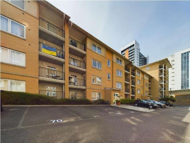 Sail Court E14, 2 bed flat to rent, £2,600 pcm | PrimeLocation