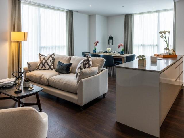 Sailmakers Canary Wharf E14 3 bed apartment to rent £4,250 pcm £981 pw
