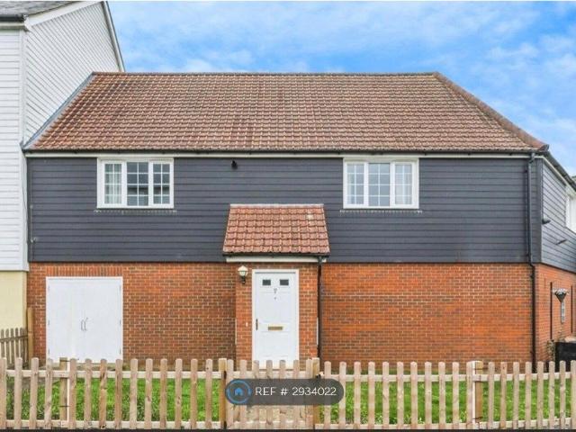 Saines Road, Dunmow CM6, 2 bed maisonette to rent, £1,300 pcm | PrimeLocation