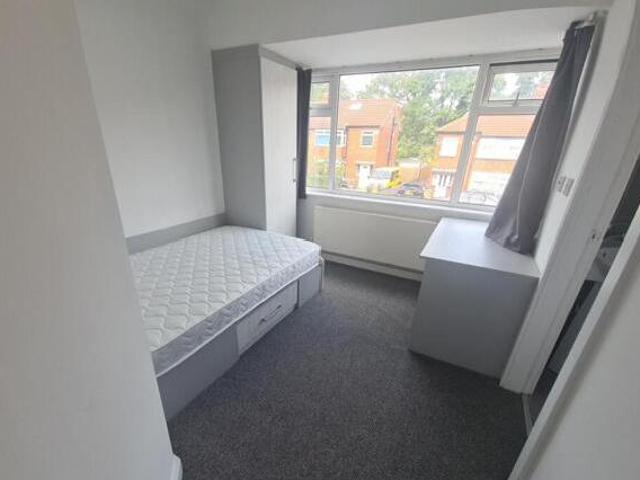 Saint Annes Drive, Leeds, 6 Bedroom House