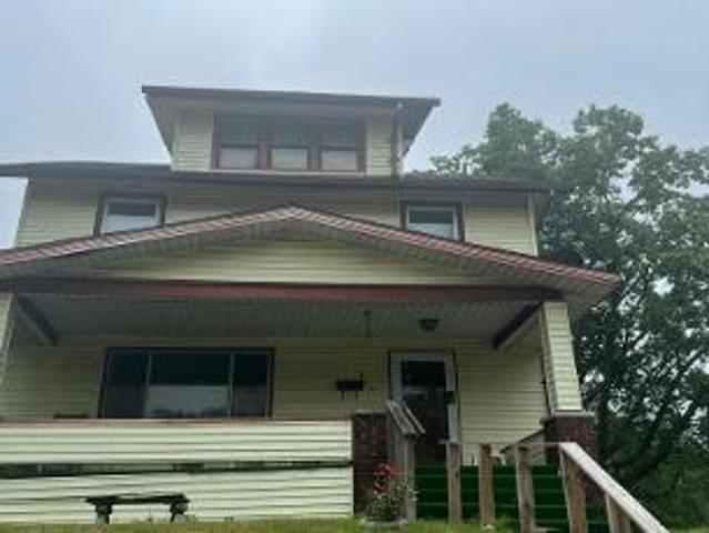 Saint Elmo Ave NE