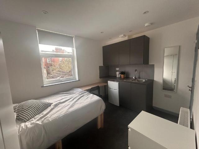 Saint Margaret Road, Coventry CV1 6 bed house to rent £3,650 pcm £842 pw