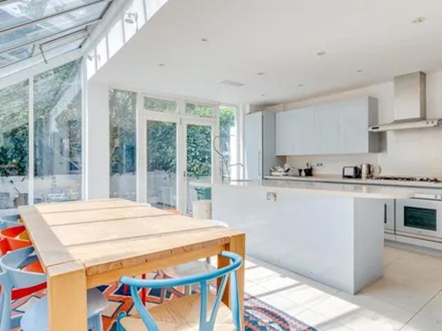 Saint Maur Road, London, SW6 4DR, United Kingdom | 4 bed townhouse for rent #167772418 | Rentberry