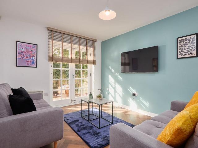 Saint Michael's Lane, Leeds LS6, 2 bed maisonette to rent, £2,400 pcm | PrimeLocation