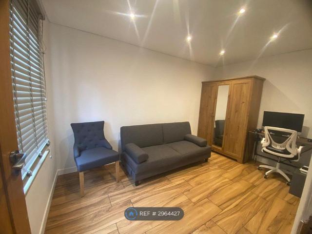 Saintbury Road, Leicester LE3, Room to rent, £725 pcm | PrimeLocation