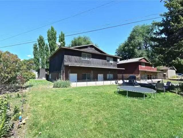 Salt Lake City, UT Duplex $1,195.00 Available April 2025.