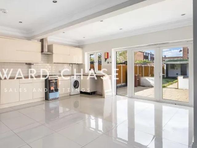 Saltash Road, London, IG6 2NL, United Kingdom | 5 bed townhouse for rent #167234670 | Rentberry