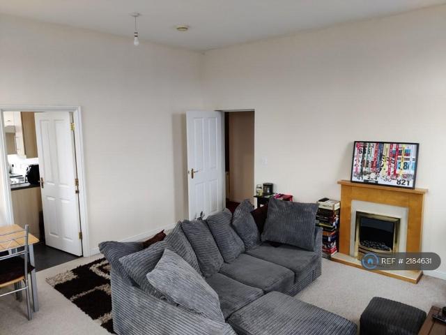 Saltash Road, Swindon, SN2 2 bed flat to rent £1,000 pcm £231 pw