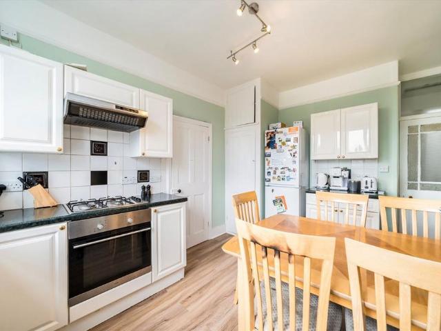 Salterford Road, London SW17 3 bed flat to rent £3,000 pcm £692 pw