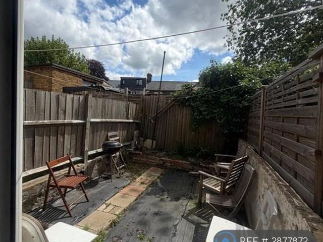 Salterford Road, London, SW17 2 bed flat to rent £2,250 pcm £519 pw