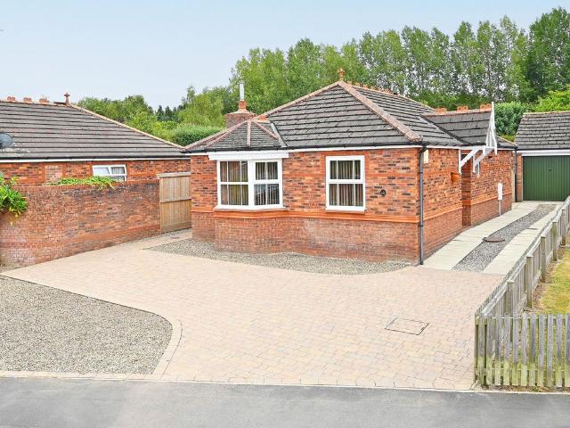 Saltergate Drive, Harrogate HG3, 3 bed detached bungalow to rent, £1,295 pcm | PrimeLocation