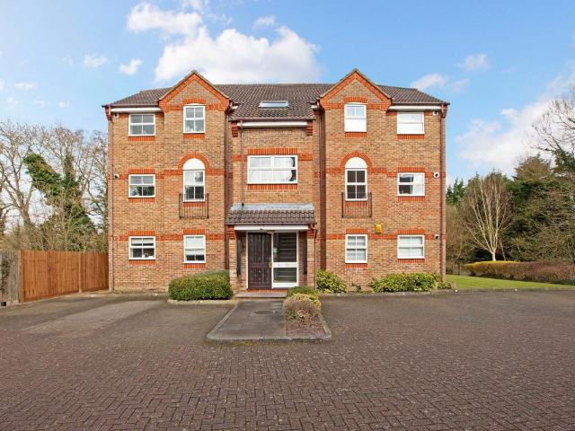 Salters Close, Rickmansworth WD3, 2 bed flat to rent, £1,750 pcm | PrimeLocation