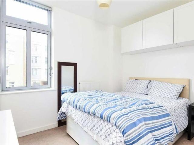 Salton Square, E14, London