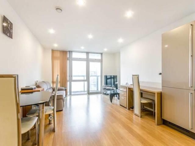 Salton Square, London E14, 2 bed flat to rent, £2,250 pcm | PrimeLocation