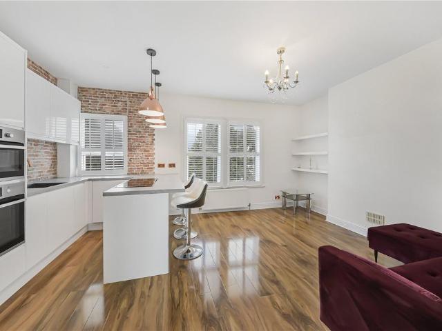 Saltram Crescent, London, W9 2 bed apartment to rent £2,708 pcm £625 pw