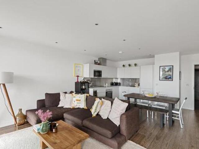 Salusbury Road, London, 2 Bedroom Flat