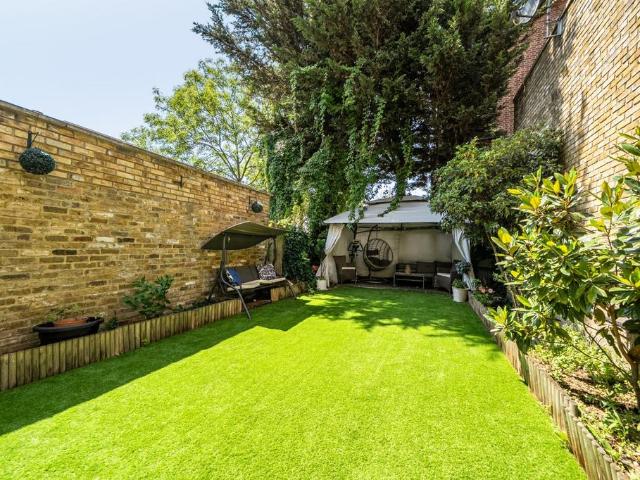 Salusbury Road, London, NW6 1 bed flat to rent £2,200 pcm £508 pw