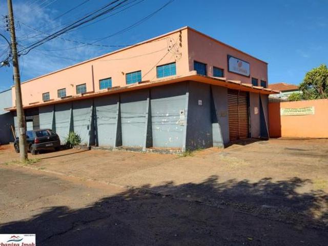 Salão Comercial de Esquina à Venda na Vila Bandeirantes com 278,75m²