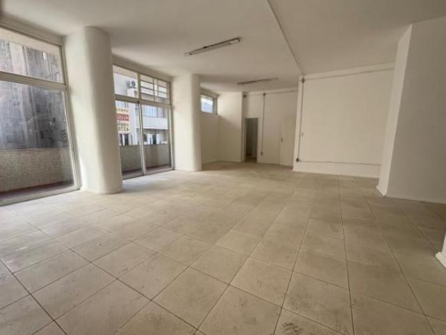 Sala comercial 822,66m² no centro de Porto Alegre