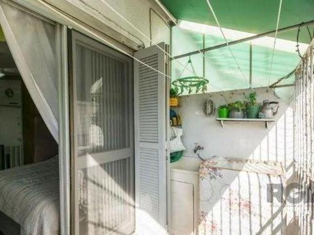 sala comercial transformada em Stúdio com mezanino de 1 dormitório