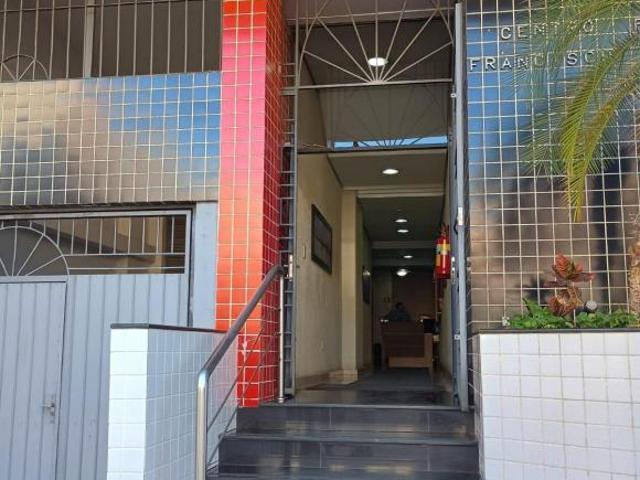 Sala comercial com 33,13 m2, multiuso, ampla, ventilada e ensolarada