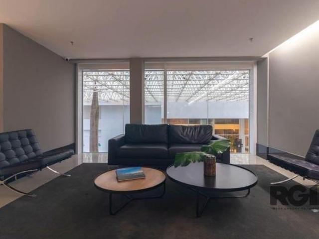Sala comercial com 36,7 m² de área privativa e 1 vaga s de garagem. Localizado na Rua/Av. Doutor Ni