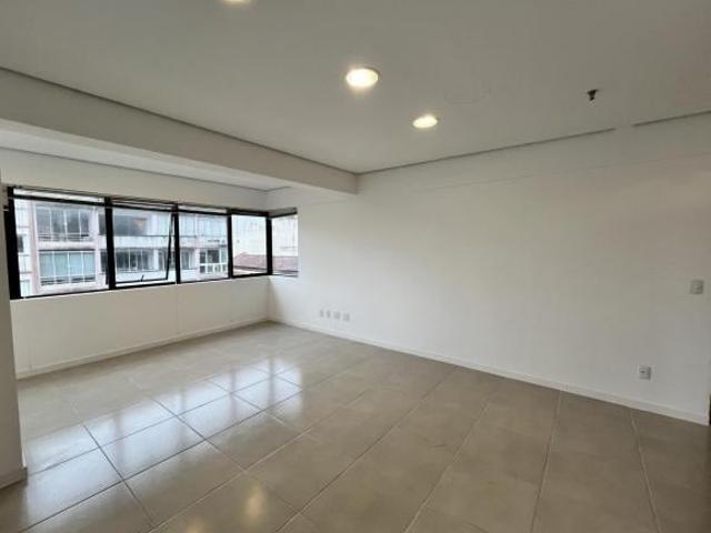 sala comercial com uma vaga de garagem no bairro Bom Fim