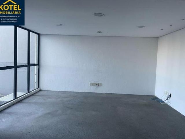 Sala Comercial de 48 m² com garagem, prédio com portaria presencial