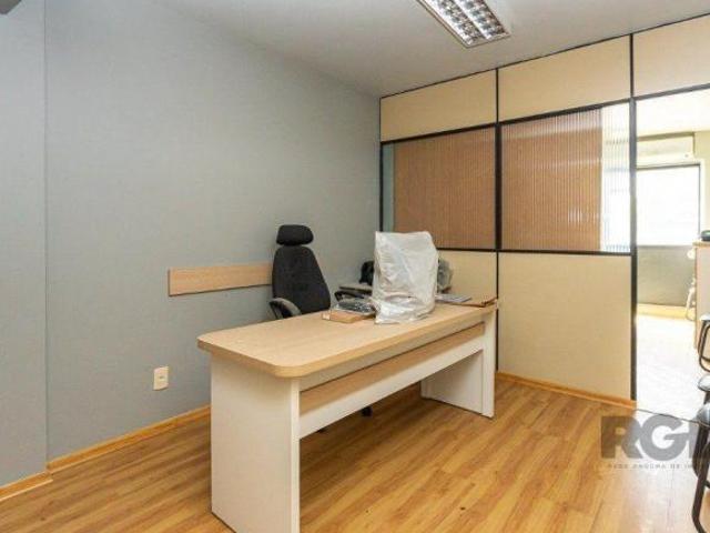 Sala comercial no Menino Deus DESOCUPADA
