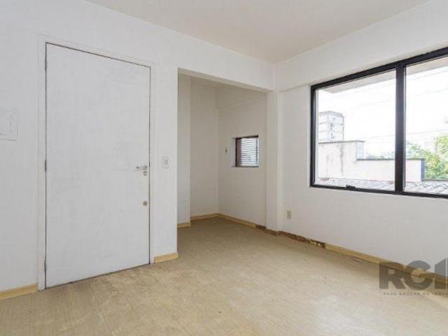 Sala Comercial no Menino Deus desocupada