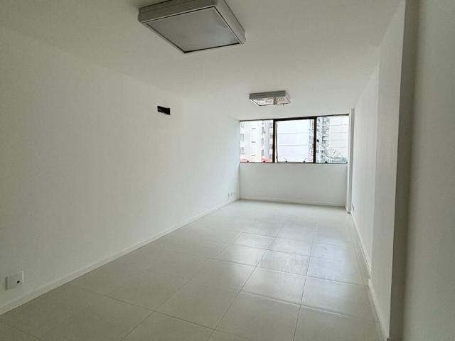 Sala Comercial para venda em Ingá em Niterói Rio de Janeiro de 31.00m²