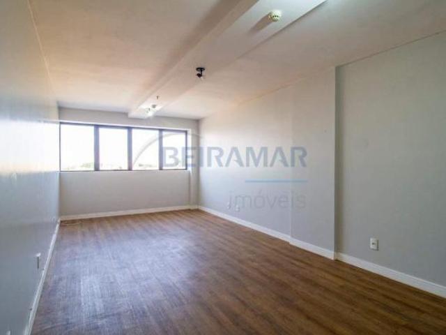 Sala Comercial Recém Reformada com 32m² e Vista Livre à Venda no Edifício Vista Life Center Samamb
