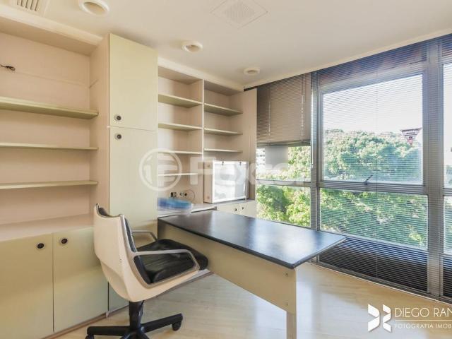 Sala / Conjunto Comercial em condomínio em Porto Alegre