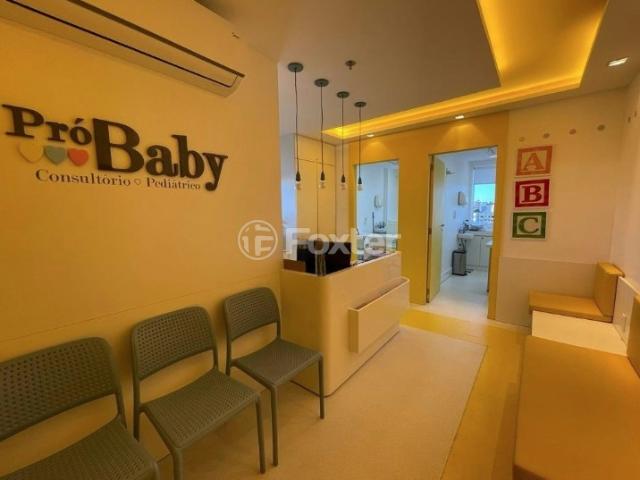 Sala / Conjunto Comercial em condomínio em Porto Alegre