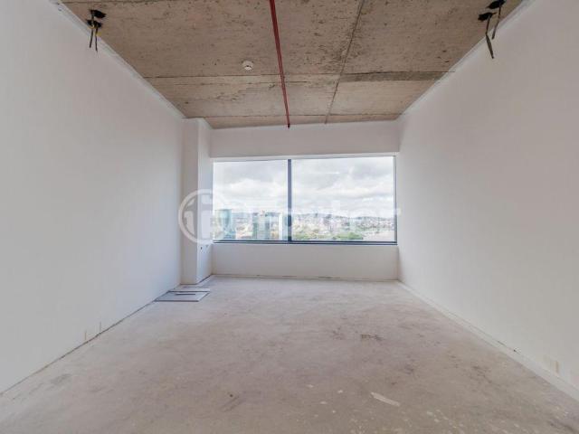 Sala / Conjunto Comercial em condomínio em Porto Alegre