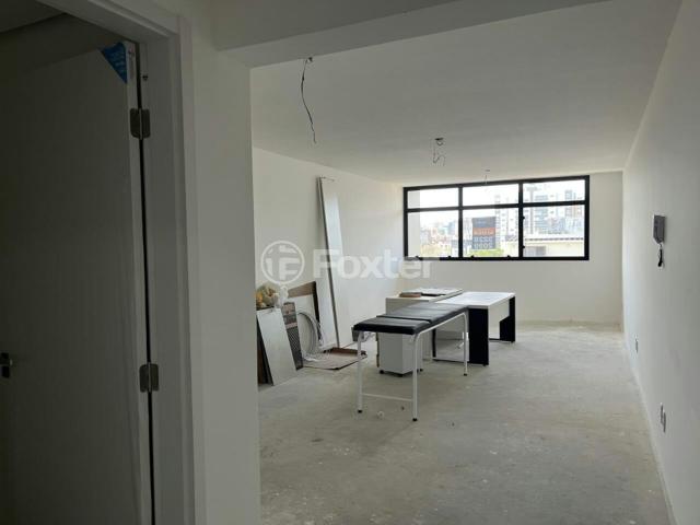 Sala / Conjunto Comercial em condomínio em Porto Alegre