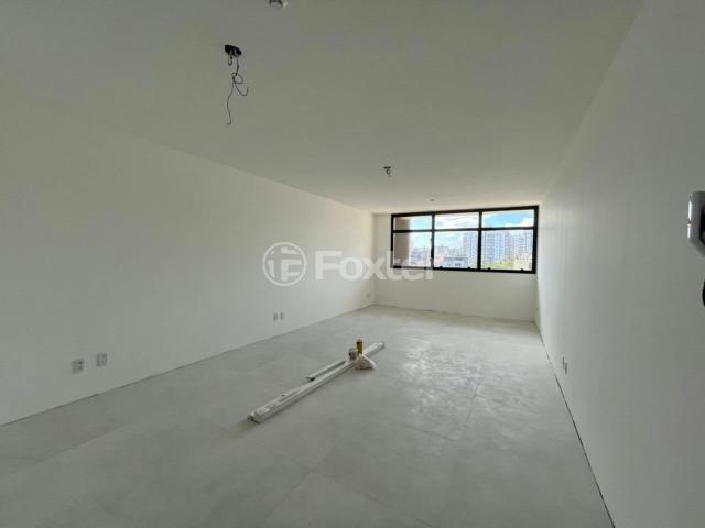 Sala / Conjunto Comercial em condomínio em Porto Alegre