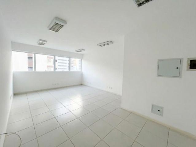 Sala em Centro, Itajaí/SC de 26m² para locação R$ 2.000,00/mes