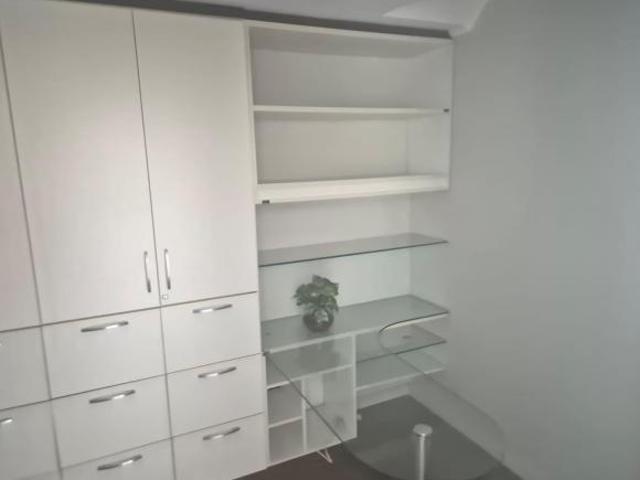 Sala semi mobiliada