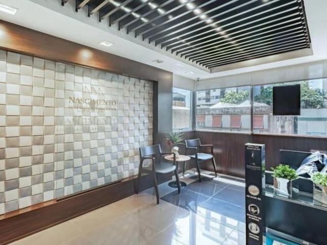 Sala/Conjunto Comercial com 4 vagas e 218m²