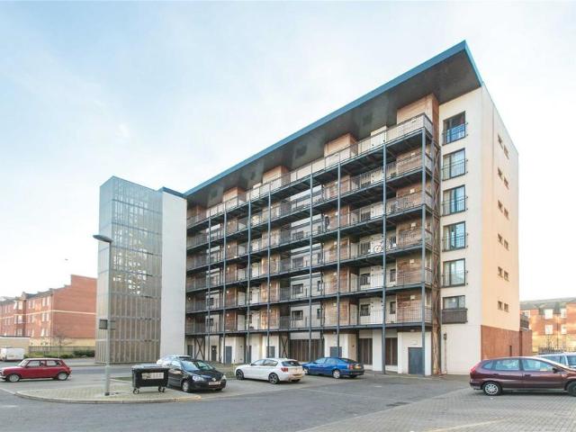 Salamander Court, Edinburgh, EH6 2 bed flat to rent £1,380 pcm £318 pw