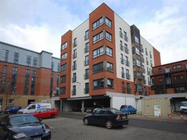 Salamander Court, Leith, 2 Bedroom Flat