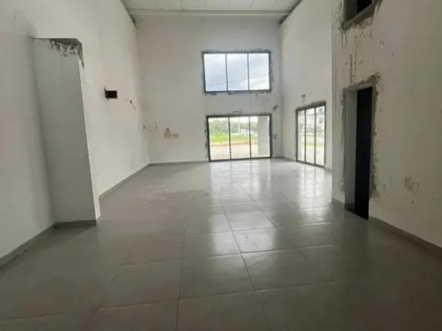 Salas comerciais na orla